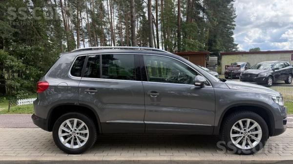 Grey Volkswagen Tiguan 2012 in Valmiera, with an engine capacity of 1.40 L and mileage of 197 thousand km for 8800 €, photo 3 on AUTOMOTO.COM.LV