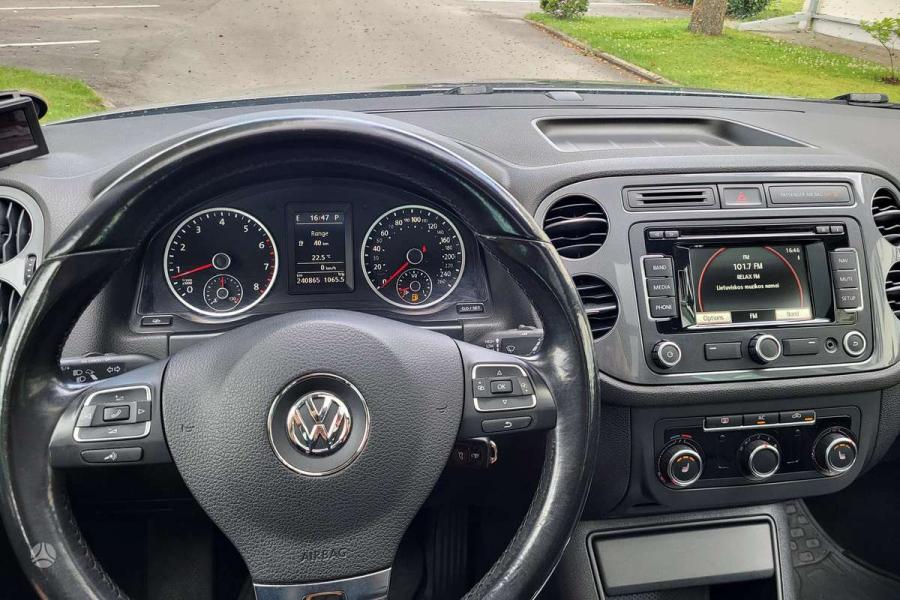 Pelēks Volkswagen Tiguan 2012 Šauļi, ar dzinēja tilpumu 2.00 L un nobraukumu 230 tūkst. km par 5990 €, foto 10 vietnē AUTOMOTO.COM.LV