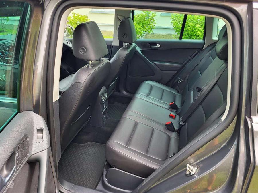 Pelēks Volkswagen Tiguan 2012 Šauļi, ar dzinēja tilpumu 2.00 L un nobraukumu 230 tūkst. km par 5990 €, foto 20 vietnē AUTOMOTO.COM.LV