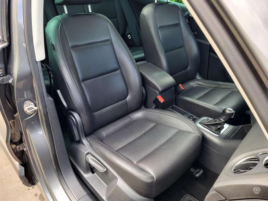 Pelēks Volkswagen Tiguan 2012 Šauļi, ar dzinēja tilpumu 2.00 L un nobraukumu 230 tūkst. km par 5990 €, foto 22 vietnē AUTOMOTO.COM.LV