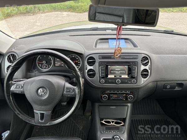 Grey Volkswagen Tiguan 2012 in Liepaja, with an engine capacity of 2.00 L and mileage of 258 thousand km for 8100 €, photo 3 on AUTOMOTO.COM.LV