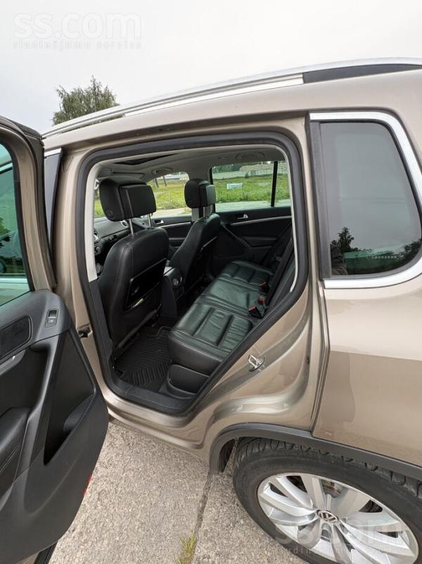 Grey Volkswagen Tiguan 2012 in Liepaja, with an engine capacity of 2.00 L and mileage of 258 thousand km for 8100 €, photo 5 on AUTOMOTO.COM.LV