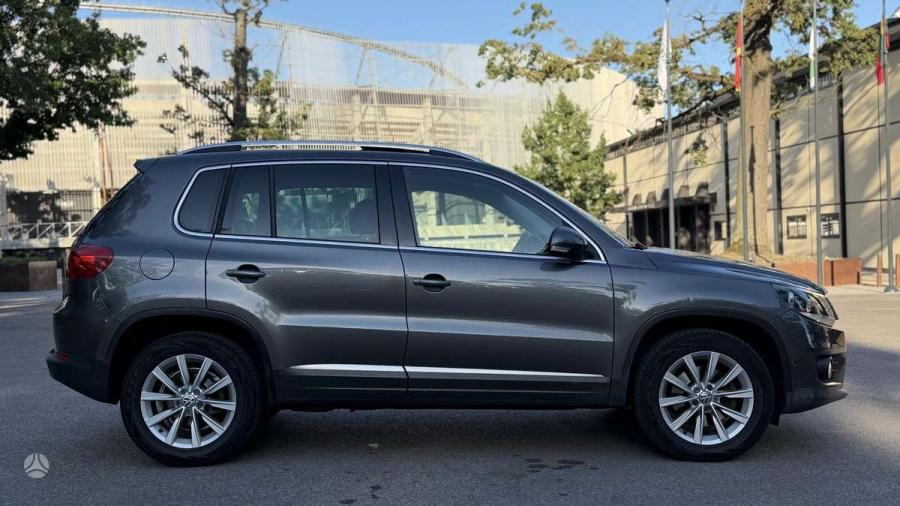 Grey Volkswagen Tiguan 2012 in Taurage, with an engine capacity of 1.97 L and mileage of 185 thousand km for 8300 €, photo 12 on AUTOMOTO.COM.LV