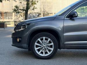Grey Volkswagen Tiguan 2012 in Taurage, with an engine capacity of 1.97 L and mileage of 185 thousand km for 8300 €, photo 16 on AUTOMOTO.COM.LV