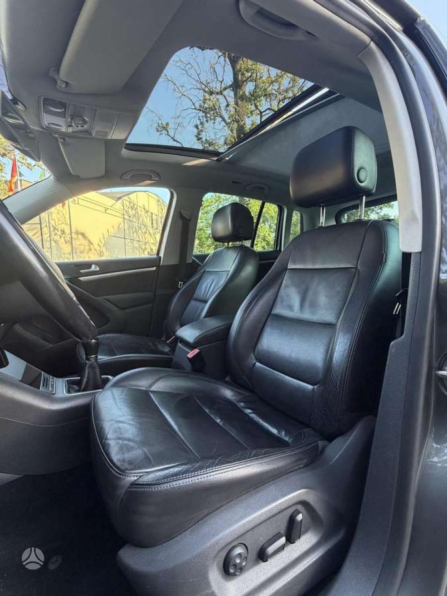 Grey Volkswagen Tiguan 2012 in Taurage, with an engine capacity of 1.97 L and mileage of 185 thousand km for 8300 €, photo 30 on AUTOMOTO.COM.LV