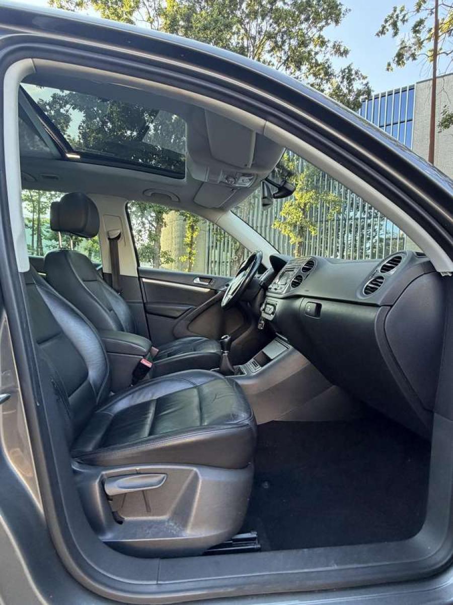 Grey Volkswagen Tiguan 2012 in Taurage, with an engine capacity of 1.97 L and mileage of 185 thousand km for 8300 €, photo 32 on AUTOMOTO.COM.LV