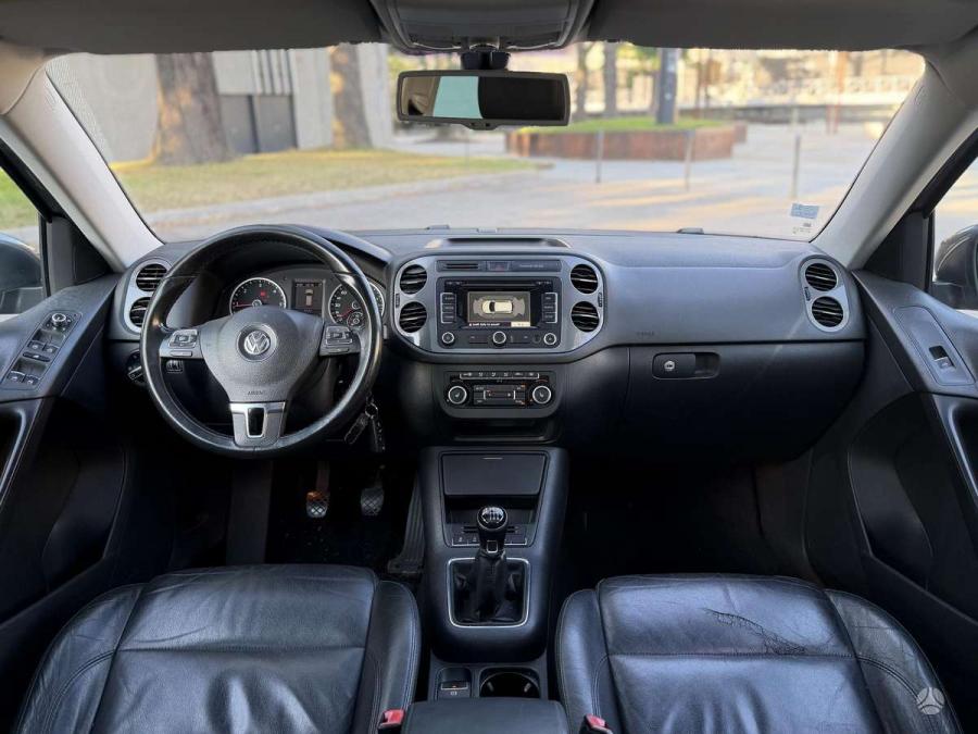 Grey Volkswagen Tiguan 2012 in Taurage, with an engine capacity of 1.97 L and mileage of 185 thousand km for 8300 €, photo 33 on AUTOMOTO.COM.LV