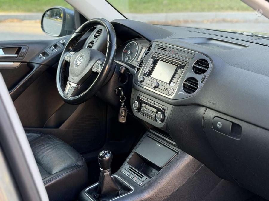 Grey Volkswagen Tiguan 2012 in Taurage, with an engine capacity of 1.97 L and mileage of 185 thousand km for 8300 €, photo 38 on AUTOMOTO.COM.LV