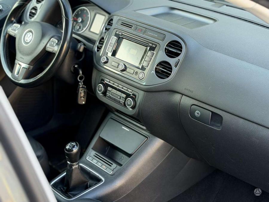 Grey Volkswagen Tiguan 2012 in Taurage, with an engine capacity of 1.97 L and mileage of 185 thousand km for 8300 €, photo 39 on AUTOMOTO.COM.LV
