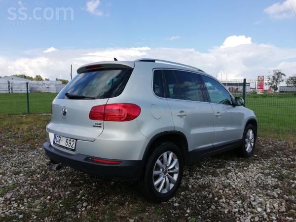 Grey Volkswagen Tiguan 2012 in Saldus, with an engine capacity of 2.00 L and mileage of 279 thousand km for 8800 €, photo 2 on AUTOMOTO.COM.LV