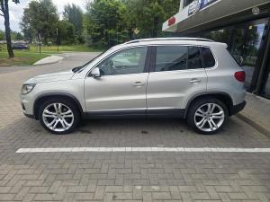 Grey Volkswagen Tiguan 2012 in Vilnius, with an engine capacity of 2.00 L and mileage of 242 thousand km for 4300 €, photo 5 on AUTOMOTO.COM.LV
