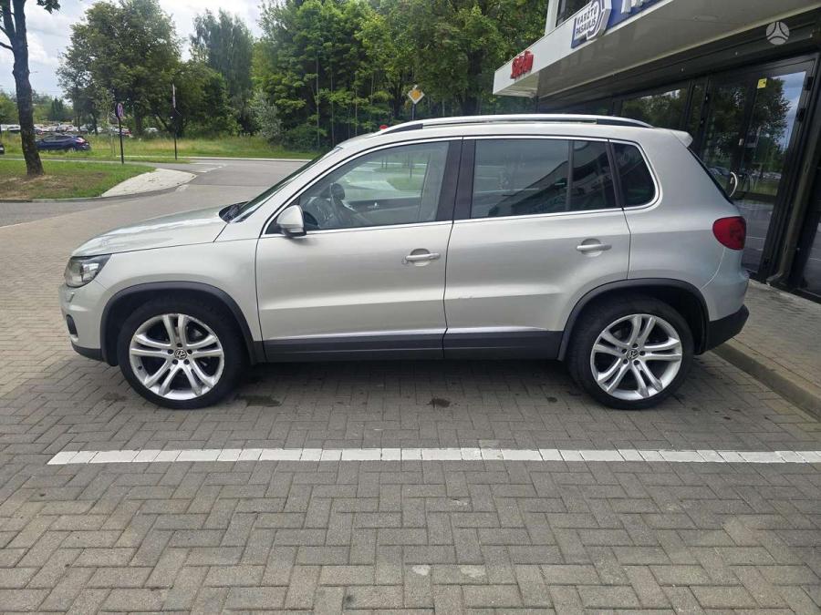 Grey Volkswagen Tiguan 2012 in Vilnius, with an engine capacity of 2.00 L and mileage of 242 thousand km for 4300 €, photo 5 on AUTOMOTO.COM.LV
