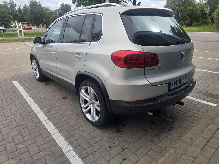 Grey Volkswagen Tiguan 2012 in Vilnius, with an engine capacity of 2.00 L and mileage of 242 thousand km for 4300 €, photo 6 on AUTOMOTO.COM.LV