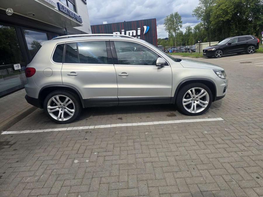 Grey Volkswagen Tiguan 2012 in Vilnius, with an engine capacity of 2.00 L and mileage of 242 thousand km for 4300 €, photo 8 on AUTOMOTO.COM.LV