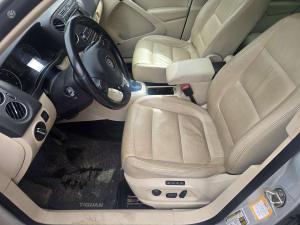 Grey Volkswagen Tiguan 2012 in Vilnius, with an engine capacity of 2.00 L and mileage of 242 thousand km for 4300 €, photo 10 on AUTOMOTO.COM.LV