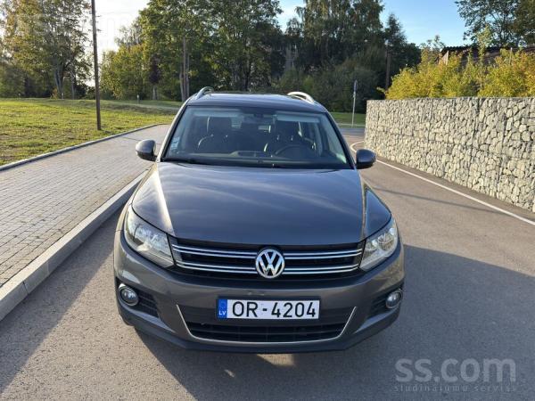 Grey Volkswagen Tiguan 2012 in Rezekne, with an engine capacity of 2.00 L and mileage of 274 thousand km for 8700 €, photo 4 on AUTOMOTO.COM.LV