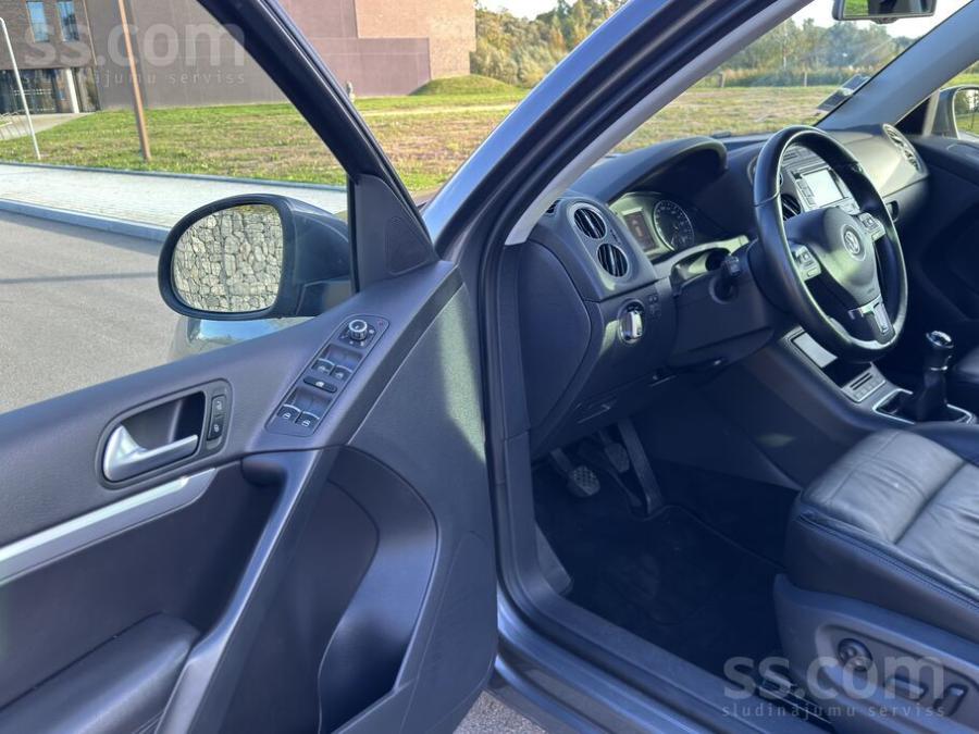 Grey Volkswagen Tiguan 2012 in Rezekne, with an engine capacity of 2.00 L and mileage of 274 thousand km for 8700 €, photo 16 on AUTOMOTO.COM.LV