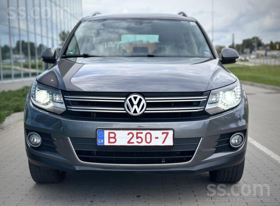 Pelēks Volkswagen Tiguan 2012 Rēzekne, ar dzinēja tilpumu 2.00 L un nobraukumu 183 tūkst. km par 10990 €, foto 1 vietnē AUTOMOTO.COM.LV