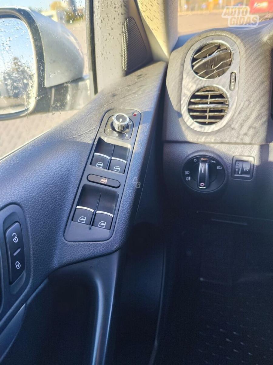 Grey Volkswagen Tiguan 2012 in Druskininkai, with an engine capacity of 2.00 L and mileage of 273 thousand km for 8000 €, photo 15 on AUTOMOTO.COM.LV
