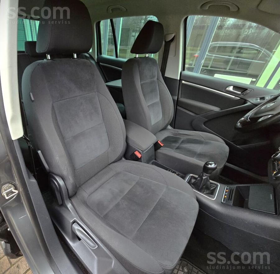 Grey Volkswagen Tiguan 2013 in Tukums, with an engine capacity of 2.00 L and mileage of 238 thousand km for 9600 €, photo 7 on AUTOMOTO.COM.LV