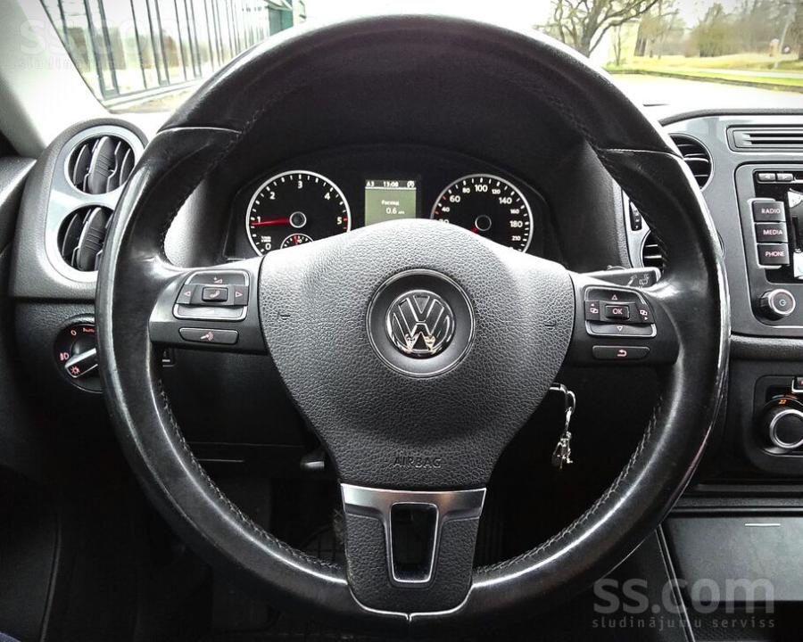 Grey Volkswagen Tiguan 2013 in Tukums, with an engine capacity of 2.00 L and mileage of 238 thousand km for 9600 €, photo 11 on AUTOMOTO.COM.LV