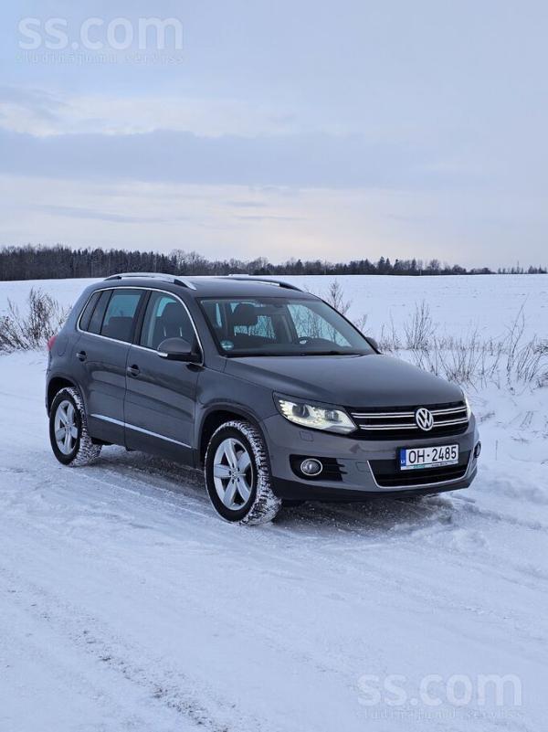 Grey Volkswagen Tiguan 2013 in Tukums, with an engine capacity of 2.00 L and mileage of 277 thousand km for 10450 €, photo 2 on AUTOMOTO.COM.LV