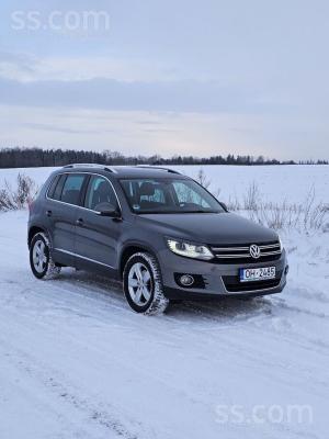 Grey Volkswagen Tiguan 2013 in Tukums, with an engine capacity of 2.00 L and mileage of 277 thousand km for 10450 €, photo 2 on AUTOMOTO.COM.LV