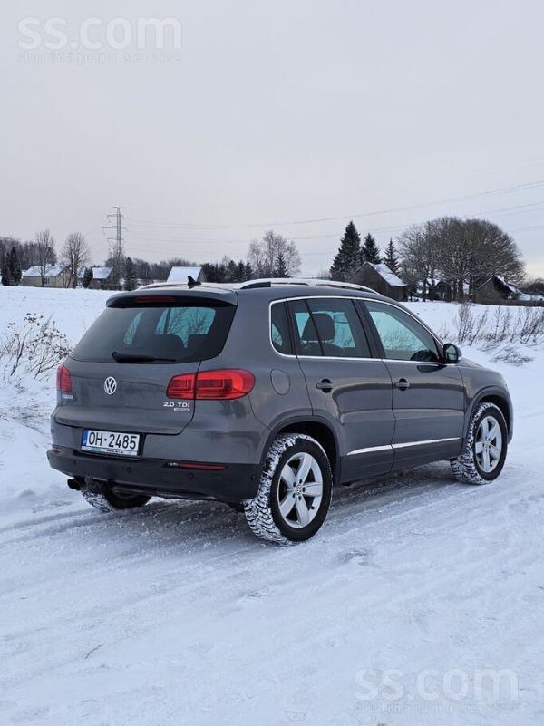 Grey Volkswagen Tiguan 2013 in Tukums, with an engine capacity of 2.00 L and mileage of 277 thousand km for 10450 €, photo 3 on AUTOMOTO.COM.LV