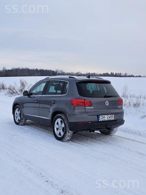 Grey Volkswagen Tiguan 2013 in Tukums, with an engine capacity of 2.00 L and mileage of 277 thousand km for 10450 €, photo 4 on AUTOMOTO.COM.LV