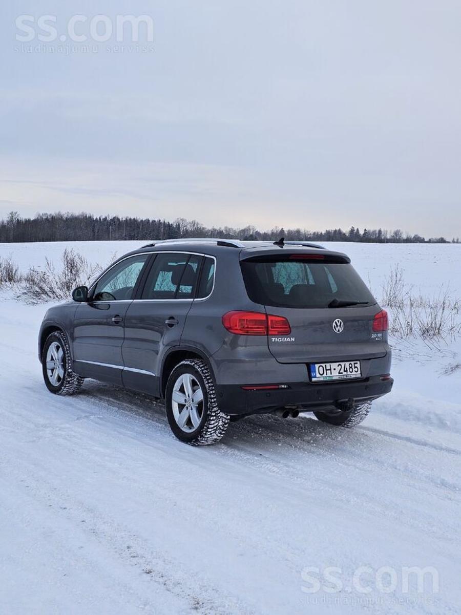 Grey Volkswagen Tiguan 2013 in Tukums, with an engine capacity of 2.00 L and mileage of 277 thousand km for 10450 €, photo 4 on AUTOMOTO.COM.LV