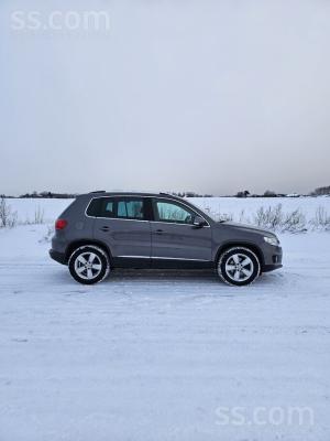 Grey Volkswagen Tiguan 2013 in Tukums, with an engine capacity of 2.00 L and mileage of 277 thousand km for 10450 €, photo 7 on AUTOMOTO.COM.LV