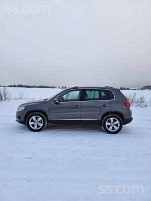 Grey Volkswagen Tiguan 2013 in Tukums, with an engine capacity of 2.00 L and mileage of 277 thousand km for 10450 €, photo 8 on AUTOMOTO.COM.LV