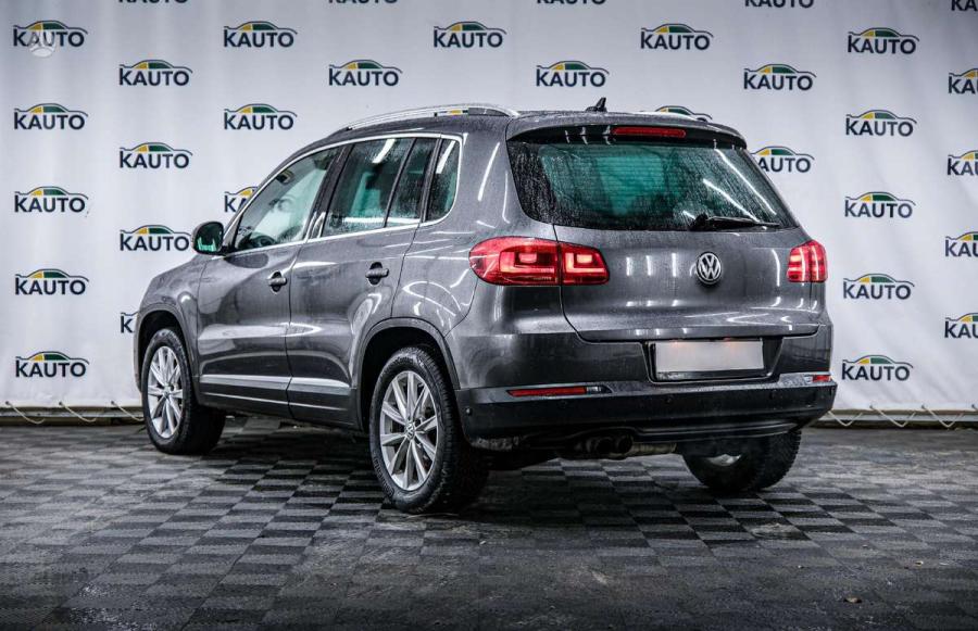 Pelēks Volkswagen Tiguan 2013 Kauņa, ar dzinēja tilpumu 1.40 L un nobraukumu 0 tūkst. km par 9490 €, foto 4 vietnē AUTOMOTO.COM.LV