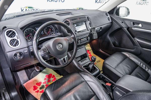 Pelēks Volkswagen Tiguan 2013 Kauņa, ar dzinēja tilpumu 1.40 L un nobraukumu 0 tūkst. km par 9490 €, foto 5 vietnē AUTOMOTO.COM.LV