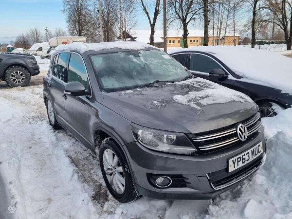 Pelēks Volkswagen Tiguan 2013 Tauragė, ar dzinēja tilpumu 2.00 L un nobraukumu 147 tūkst. km par 2650 €, foto 1 vietnē AUTOMOTO.COM.LV
