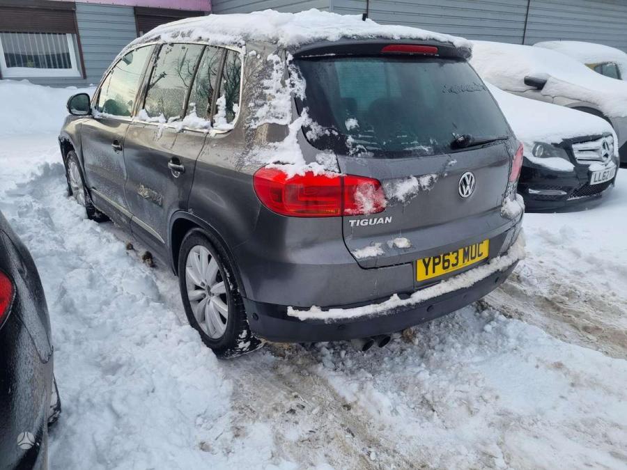 Grey Volkswagen Tiguan 2013 in Taurage, with an engine capacity of 2.00 L and mileage of 147 thousand km for 2650 €, photo 4 on AUTOMOTO.COM.LV