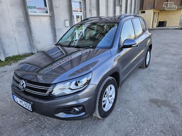 Grey Volkswagen Tiguan 2013 in Mazeikiai, with an engine capacity of 2.00 L and mileage of 314 thousand km for 5700 €, photo 2 on AUTOMOTO.COM.LV