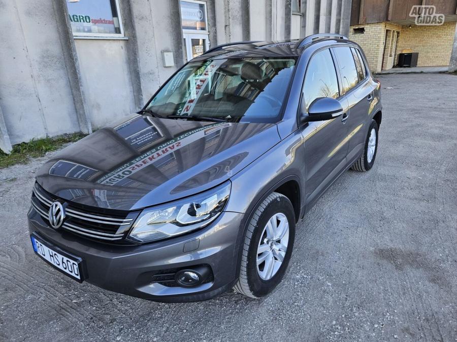 Grey Volkswagen Tiguan 2013 in Mazeikiai, with an engine capacity of 2.00 L and mileage of 314 thousand km for 5700 €, photo 3 on AUTOMOTO.COM.LV