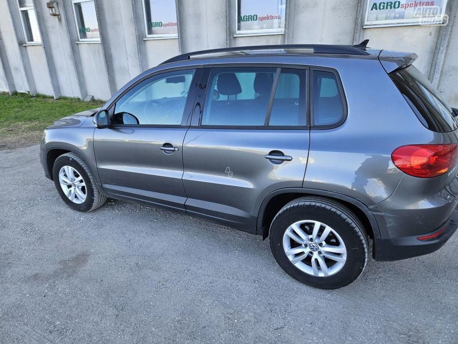 Grey Volkswagen Tiguan 2013 in Mazeikiai, with an engine capacity of 2.00 L and mileage of 314 thousand km for 5700 €, photo 13 on AUTOMOTO.COM.LV