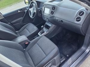 Grey Volkswagen Tiguan 2013 in Mazeikiai, with an engine capacity of 2.00 L and mileage of 314 thousand km for 5700 €, photo 16 on AUTOMOTO.COM.LV