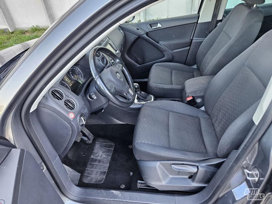 Grey Volkswagen Tiguan 2013 in Mazeikiai, with an engine capacity of 2.00 L and mileage of 314 thousand km for 5700 €, photo 17 on AUTOMOTO.COM.LV