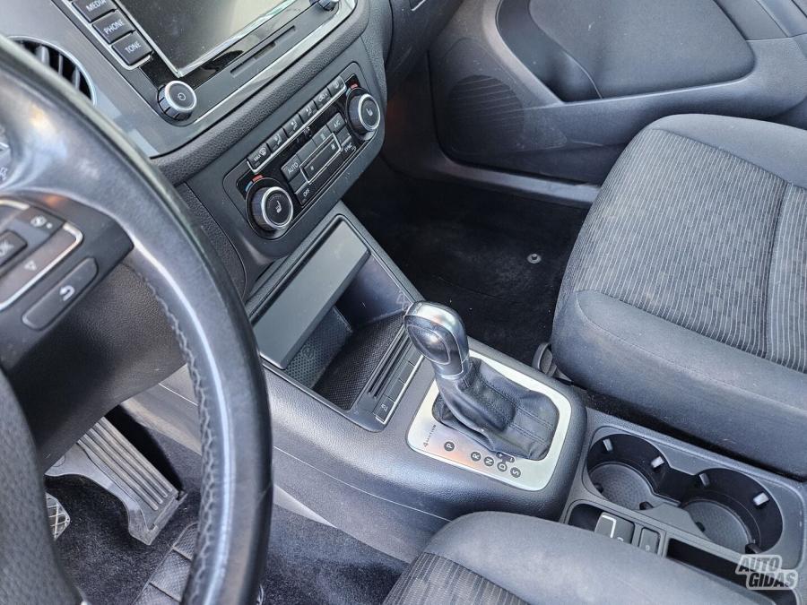 Grey Volkswagen Tiguan 2013 in Mazeikiai, with an engine capacity of 2.00 L and mileage of 314 thousand km for 5700 €, photo 20 on AUTOMOTO.COM.LV