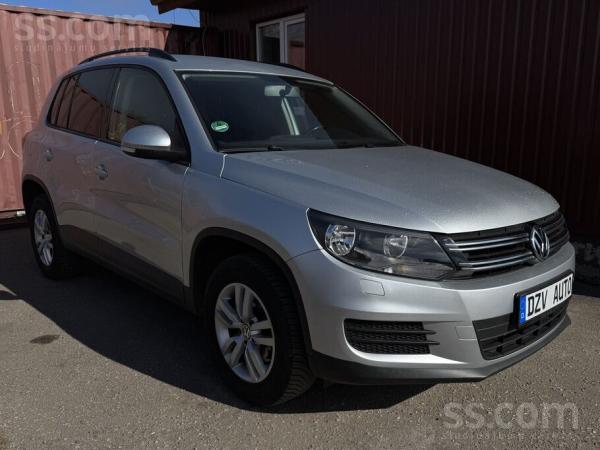 Grey Volkswagen Tiguan 2013 in Liepaja, with an engine capacity of 2.00 L and mileage of 194 thousand km for 9950 €, photo 1 on AUTOMOTO.COM.LV