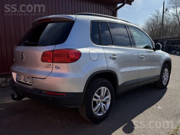 Grey Volkswagen Tiguan 2013 in Liepaja, with an engine capacity of 2.00 L and mileage of 194 thousand km for 9950 €, photo 4 on AUTOMOTO.COM.LV