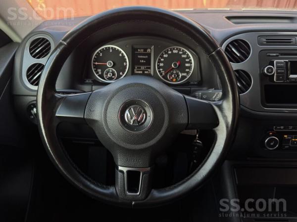 Grey Volkswagen Tiguan 2013 in Liepaja, with an engine capacity of 2.00 L and mileage of 194 thousand km for 9950 €, photo 8 on AUTOMOTO.COM.LV