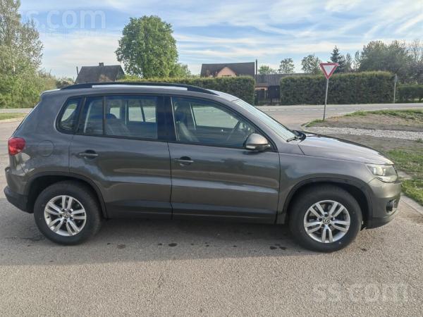 Pelēks Volkswagen Tiguan 2013 Liepāja, ar dzinēja tilpumu 2.00 L un nobraukumu 380 tūkst. km par 6000 €, foto 4 vietnē AUTOMOTO.COM.LV