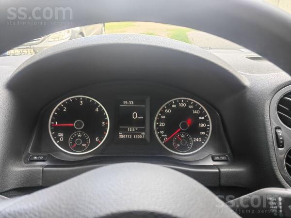 Pelēks Volkswagen Tiguan 2013 Liepāja, ar dzinēja tilpumu 2.00 L un nobraukumu 380 tūkst. km par 6000 €, foto 8 vietnē AUTOMOTO.COM.LV