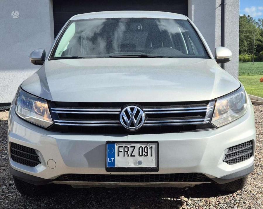 Grey Volkswagen Tiguan 2013 in Marijampole, with an engine capacity of 1.98 L and mileage of 230 thousand km for 3200 €, photo 1 on AUTOMOTO.COM.LV