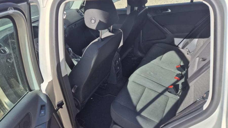 Grey Volkswagen Tiguan 2013 in Marijampole, with an engine capacity of 1.98 L and mileage of 230 thousand km for 3200 €, photo 7 on AUTOMOTO.COM.LV