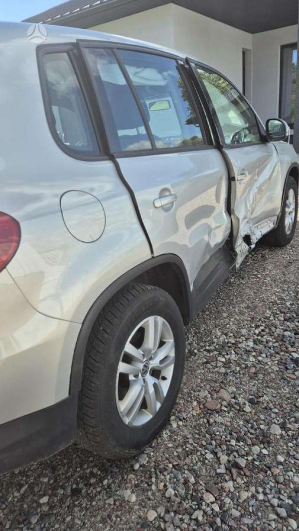 Pelēks Volkswagen Tiguan 2013 Marijampole, ar dzinēja tilpumu 1.98 L un nobraukumu 230 tūkst. km par 3200 €, foto 7 vietnē AUTOMOTO.COM.LV